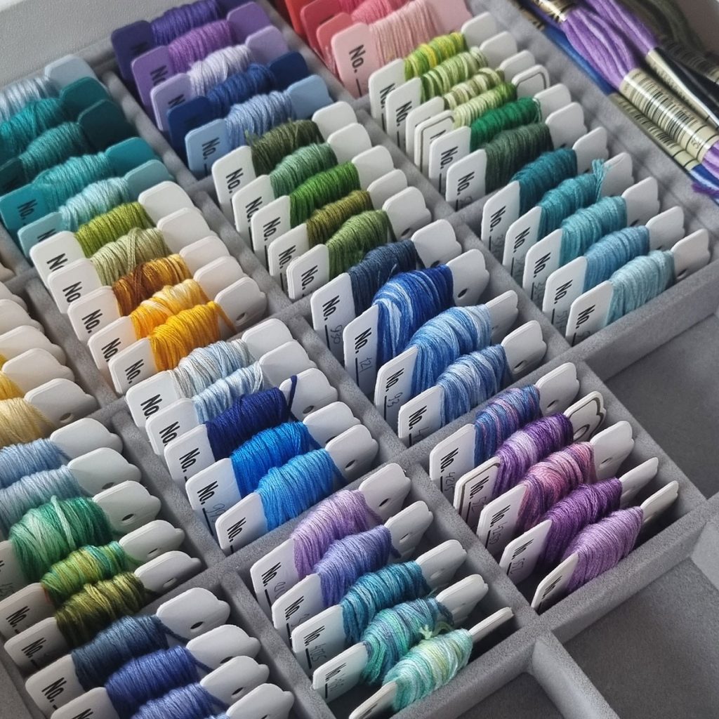Spellbinders | Stitched Bobbin Die for Custom Thread Storage | Yana Smakula